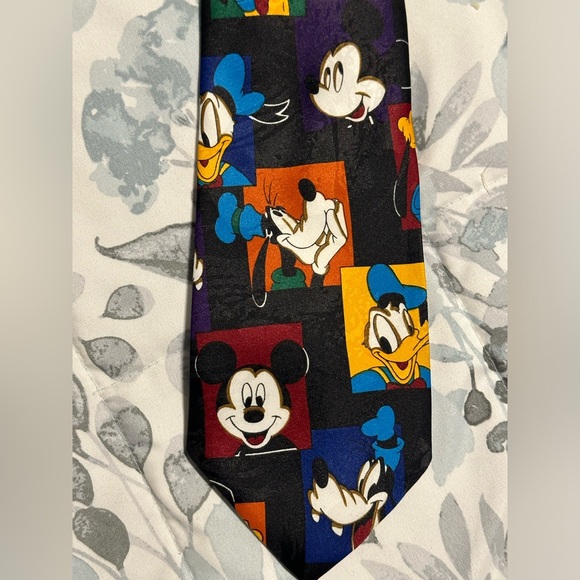 Disney | Accessories | Vintage Disney Tie Mickey Mouse Goofy Donald ...